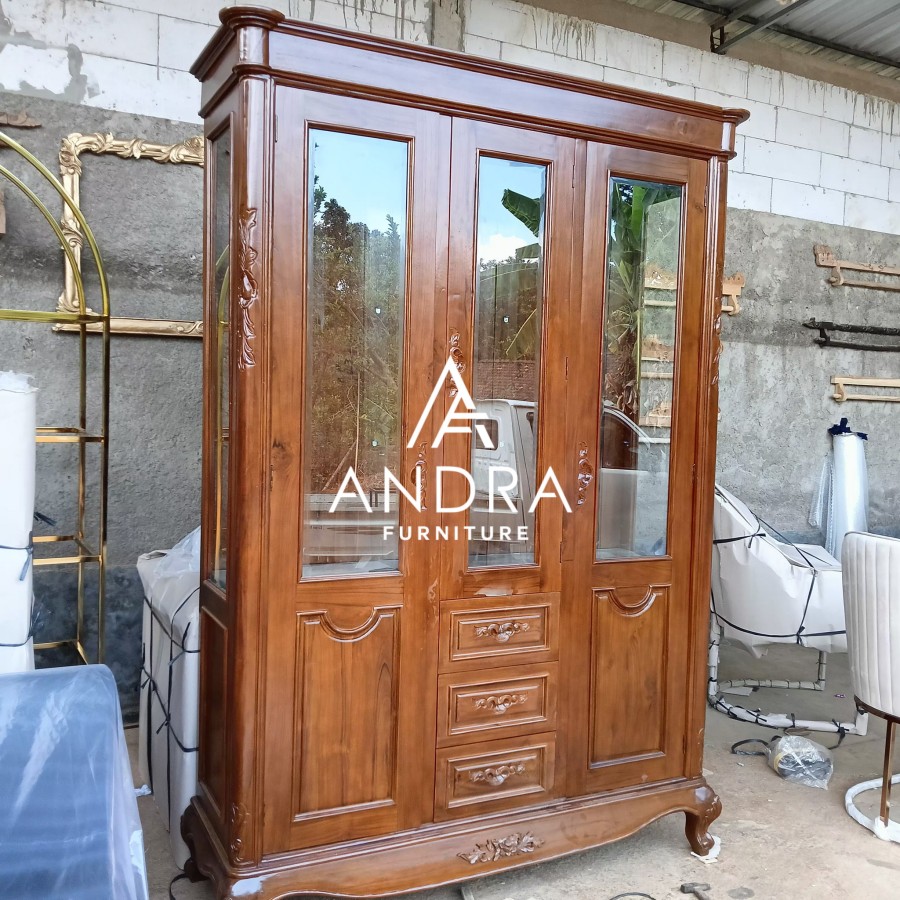 almari hias kaca, lemari pajangan kaca bahan kayu jati 3 pintu